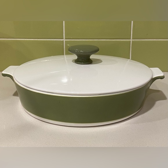 Corningware | Kitchen | Vintage Corningware Avocado Green With White B8 ...